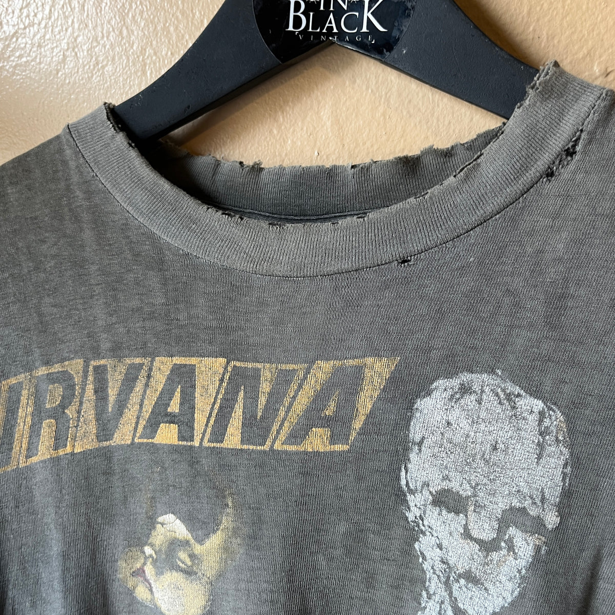 NIRVANA」L – Cloakedinblack