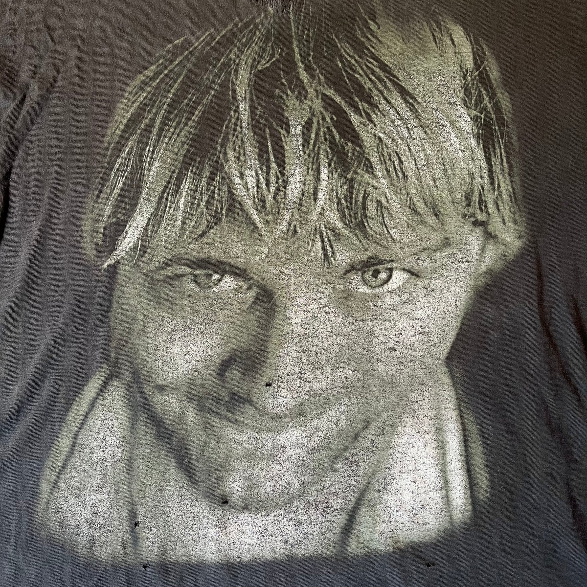 KURT COBAIN「SMILE PORTRAIT」XL – Cloakedinblack